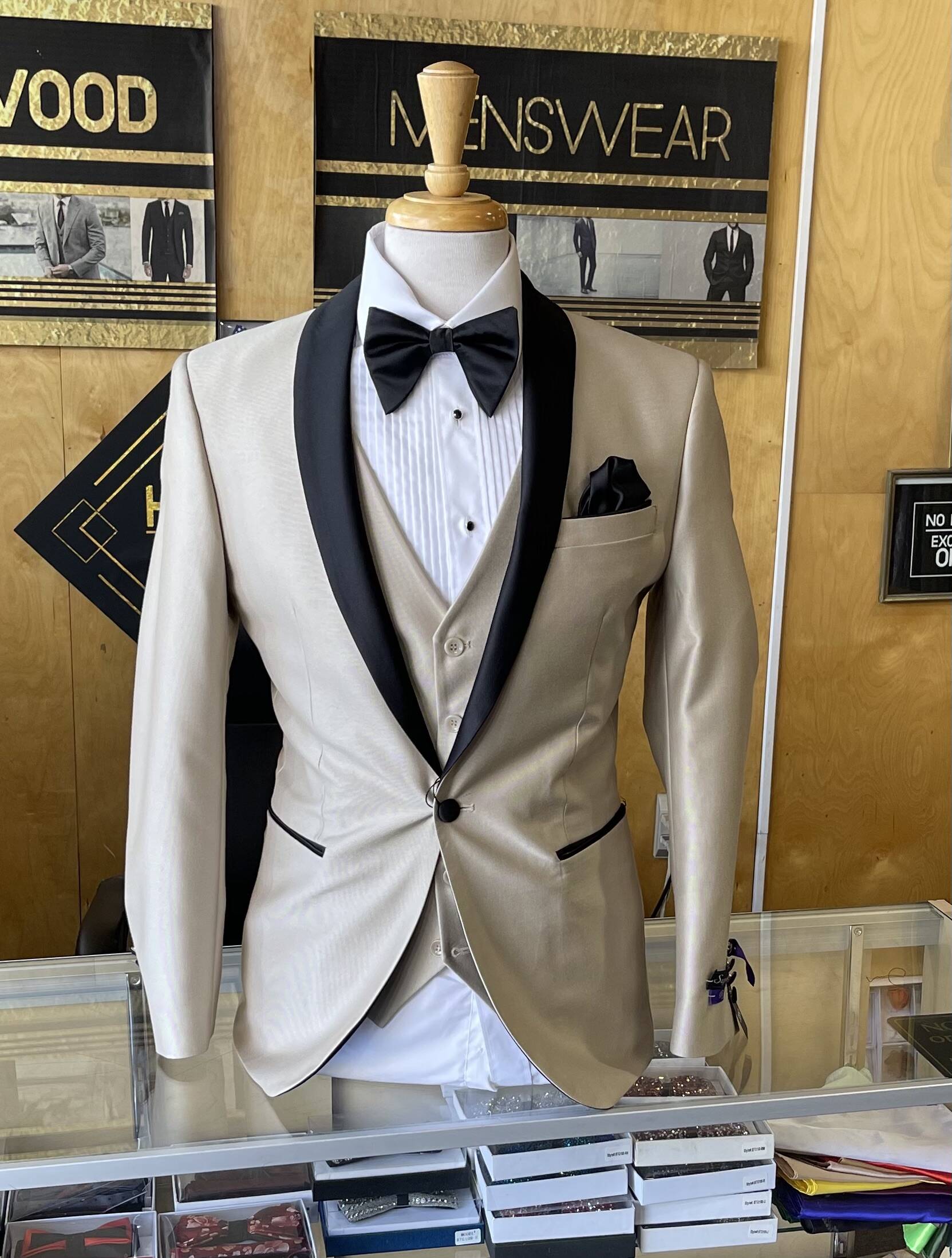Best Suits in Los Angeles | HOLLYWOOD MENSWEAR - SUITS & TUXEDOS