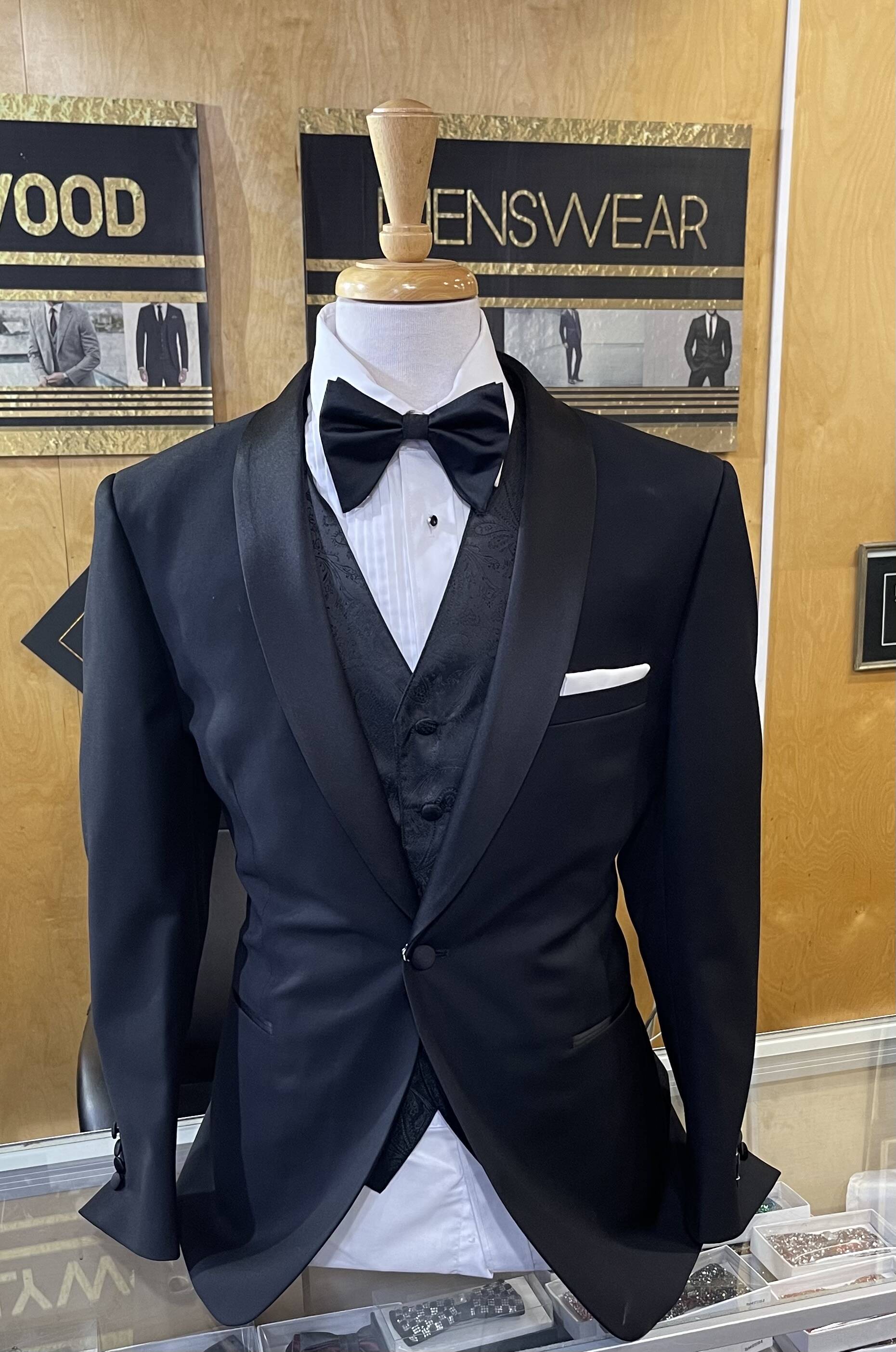 Best Suits in Los Angeles | HOLLYWOOD MENSWEAR - SUITS & TUXEDOS